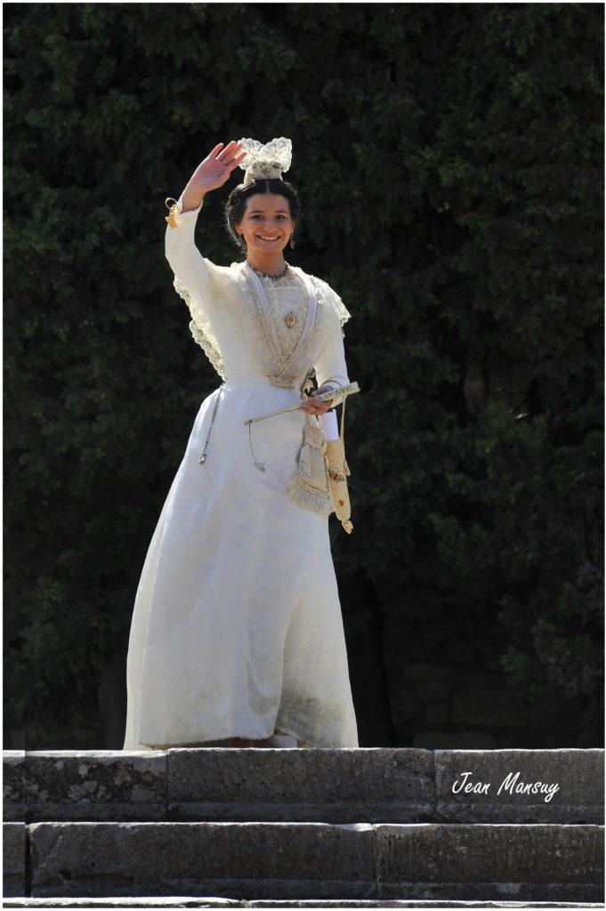Élection de la 24ème Reine d’Arles. Qui se cache derrière la nouvelle ...